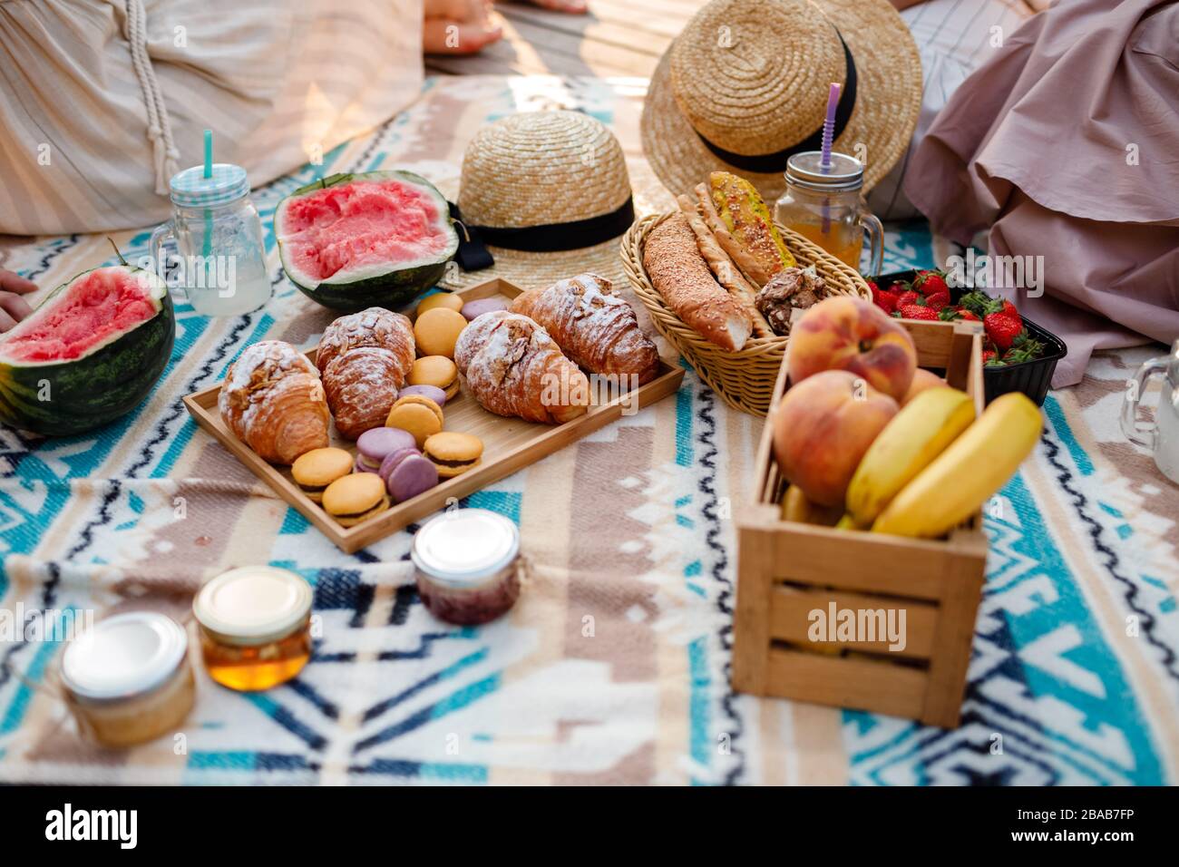 Picnic at the park. Fresh fruits, ice cold sparkling drinks and ...