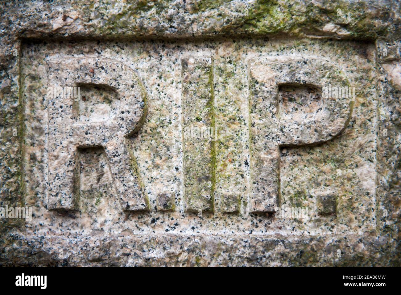 Full frame close-up of RIP Rest In Peace message carved into weathered granite gravestone Stock ...