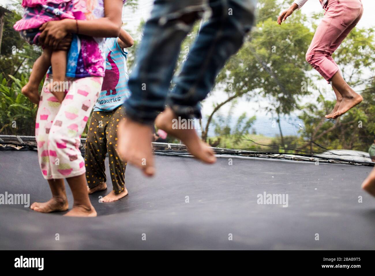kids jumping on backyard trampoline Stock Photo - Alamy