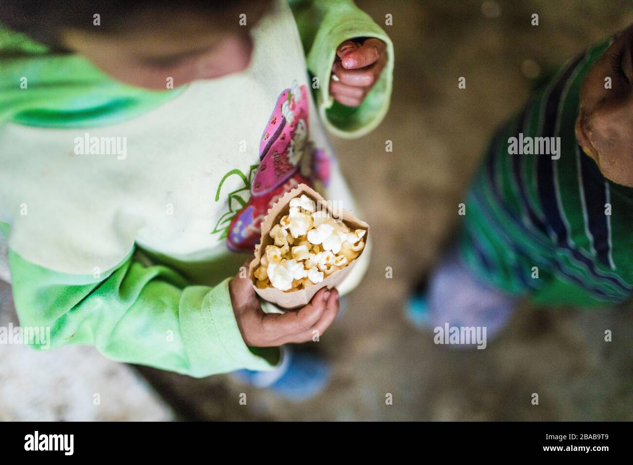 Kids eating junk hi-res stock photography and images - Alamy