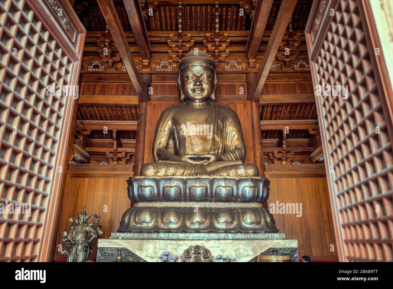 Ancient Chinese statue Stock Photo - Alamy