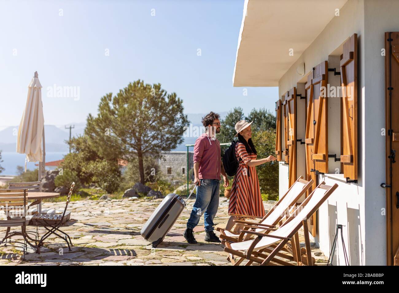 Guest arriving house hi-res stock photography and images - Alamy