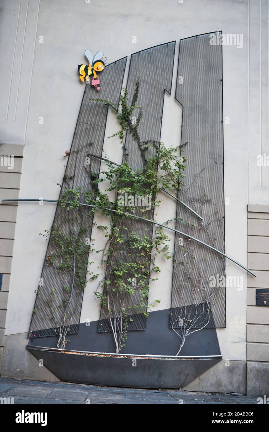 Bee monument, Barcelona, Spain Stock Photo - Alamy