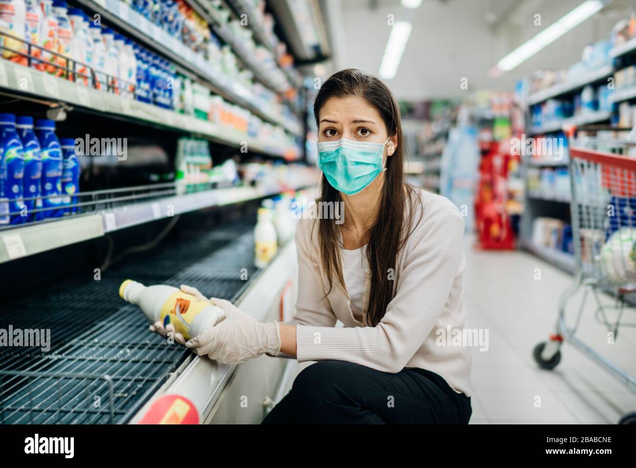 Grocery store with checklist hi-res stock photography and images - Alamy