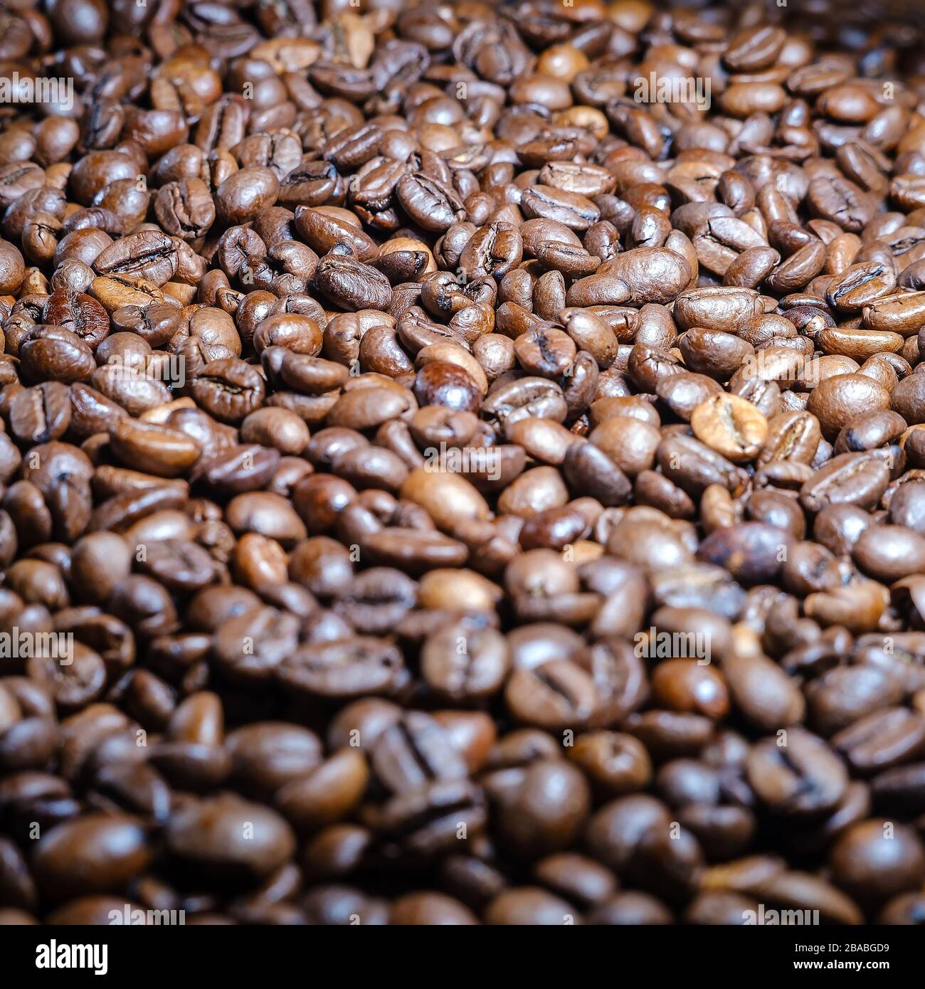Roasted brown coffee beans lye on the table, front view Stock Photo - Alamy