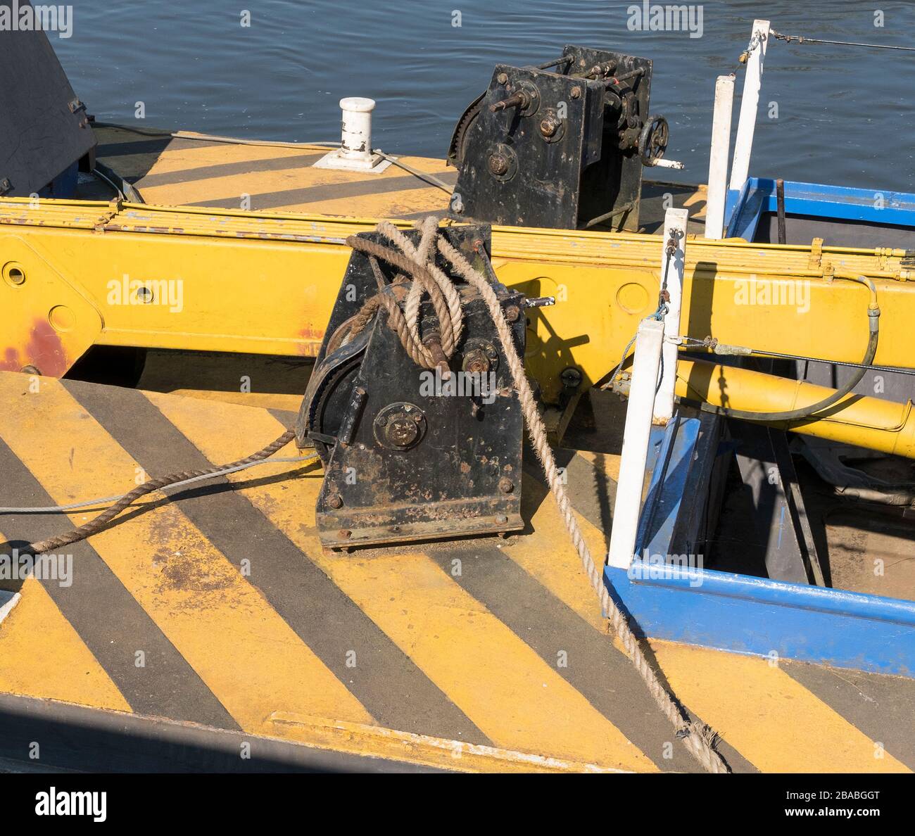 Ship mooring ropes winch hi-res stock photography and images - Alamy