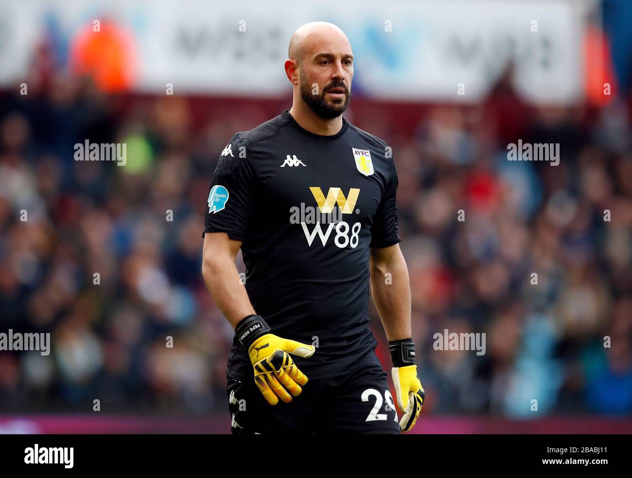 Aston Villa's goalkeeper Jose Reina Stock Photo - Alamy