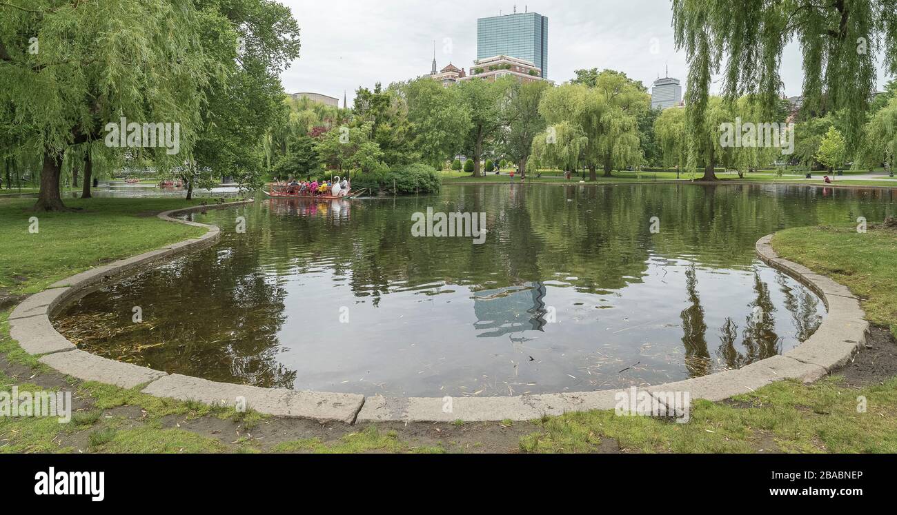 Lawn pond pond hi-res stock photography and images - Alamy