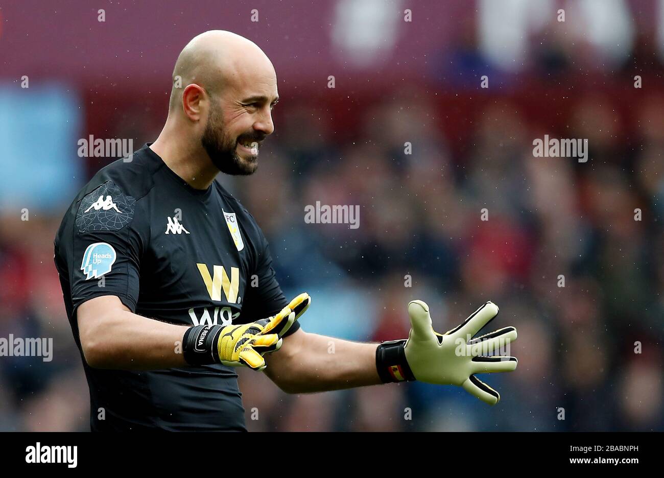 Aston Villa's goalkeeper Jose Reina Stock Photo - Alamy