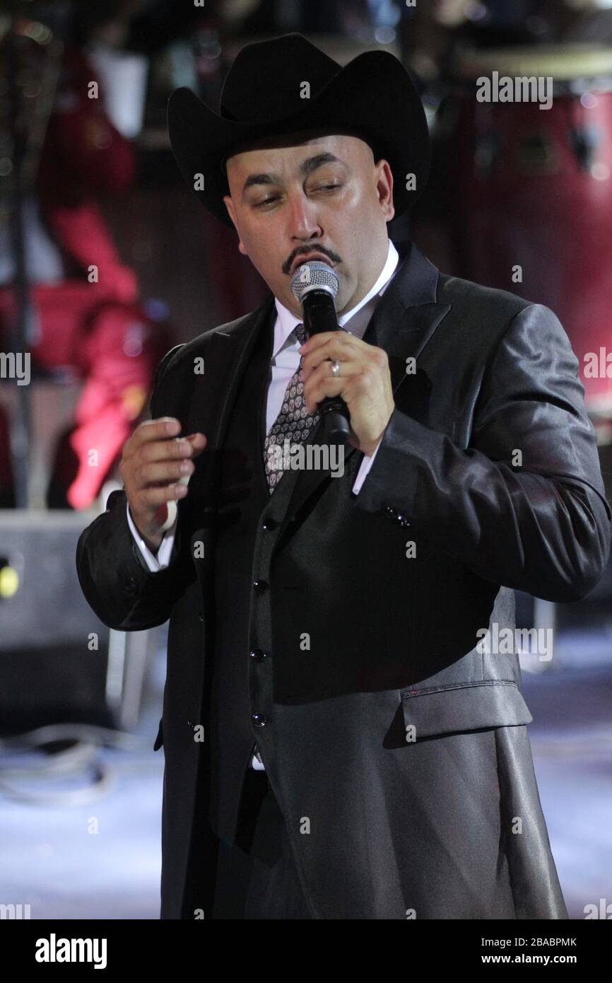 Lupillo Rivera durante su concierto en el Palenque de la Expogan, el 10 ...