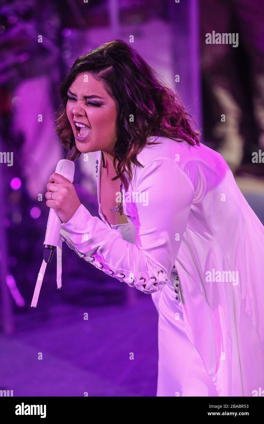 Yuridia, durante su concierto en el palenque de la Expogan Sonora. 15 ...