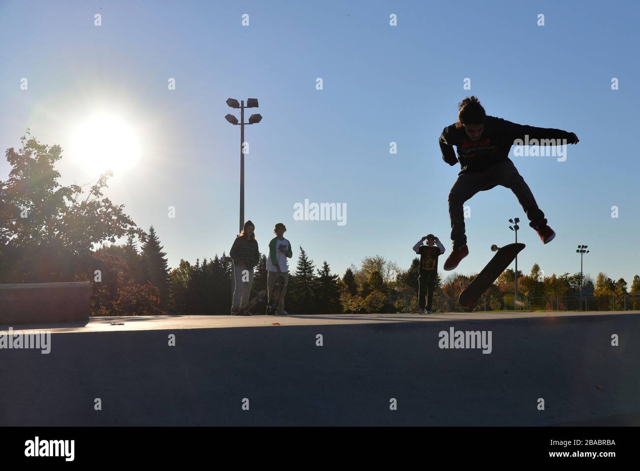 Silhouette of a boy skateboarding in the skatepark Stock Photo - Alamy