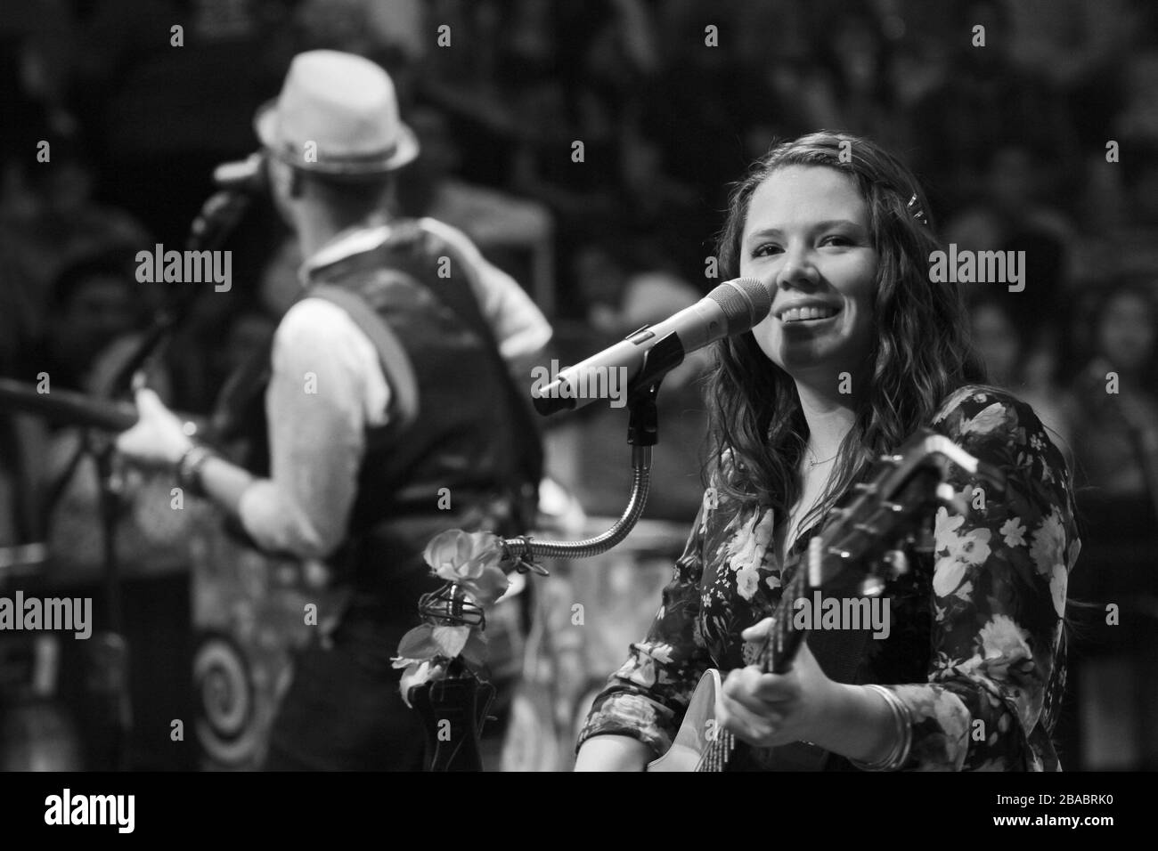 Jesse & Joy durante su presentación en el Palenque de la Expogan, el 28 ...