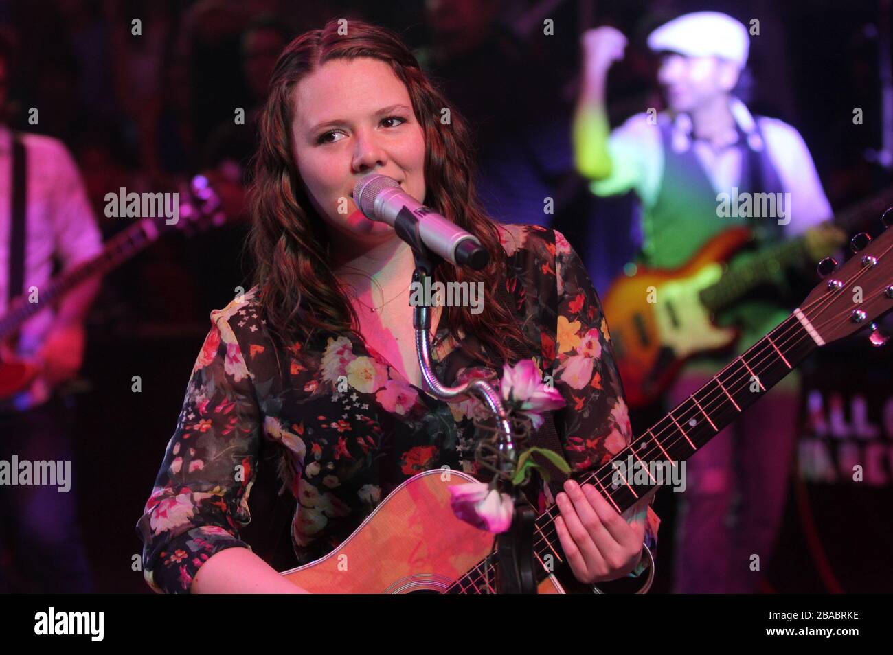 Jesse & Joy durante su presentación en el Palenque de la Expogan, el 28 ...