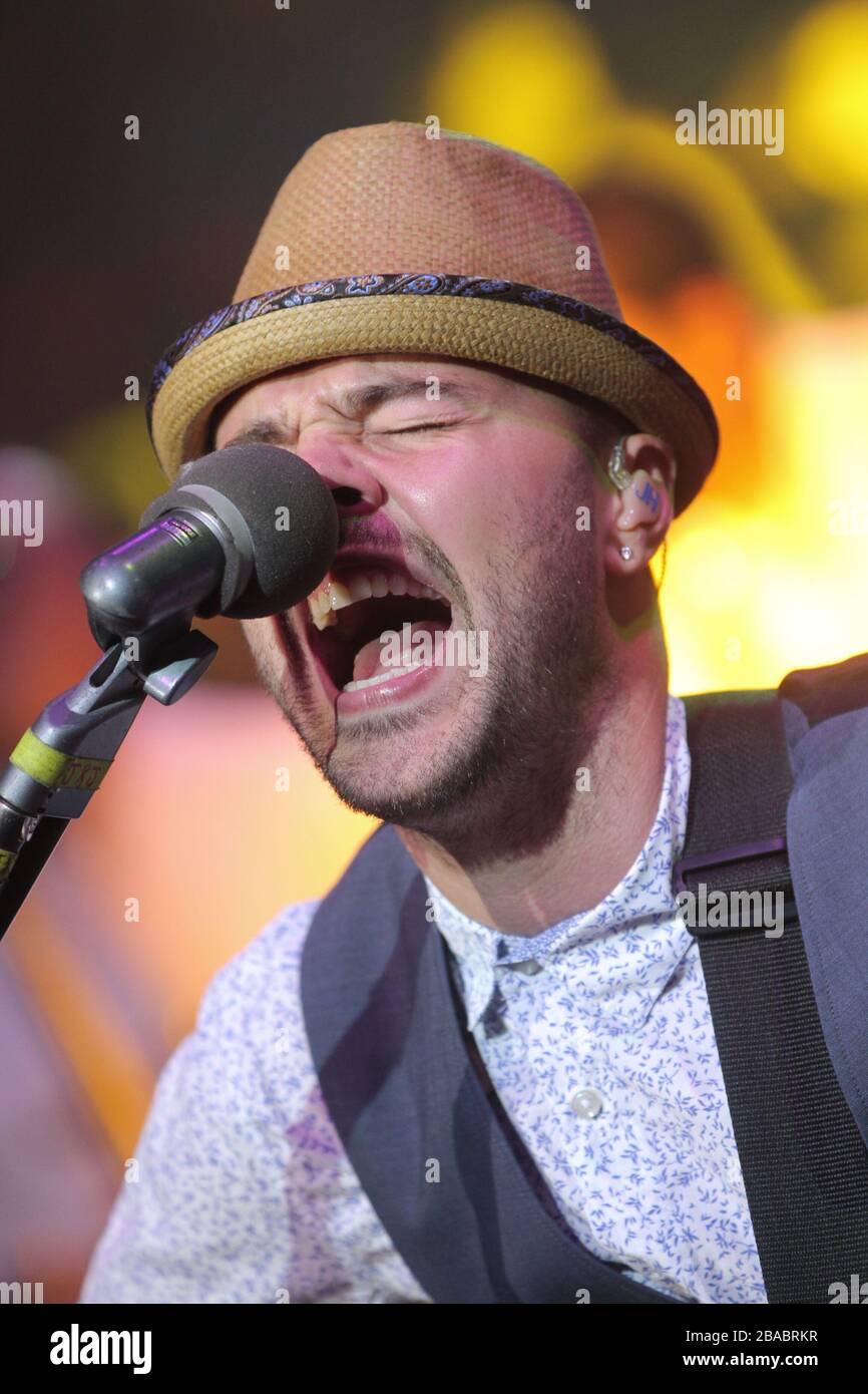 Jesse & Joy durante su presentación en el Palenque de la Expogan, el 28 ...