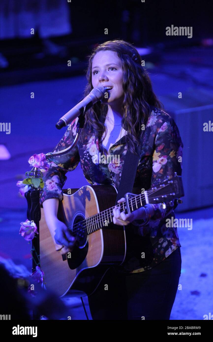 Jesse & Joy durante su presentación en el Palenque de la Expogan, el 28 ...