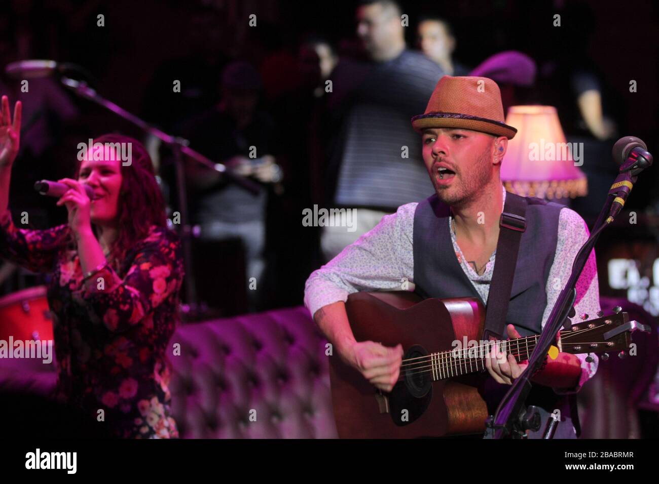 Jesse & Joy durante su presentación en el Palenque de la Expogan, el 28 ...