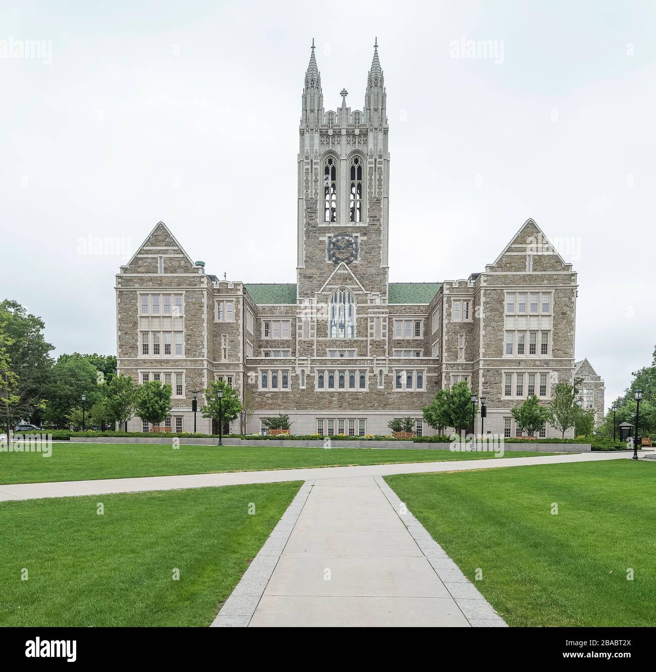 Pavement front building hi-res stock photography and images - Alamy