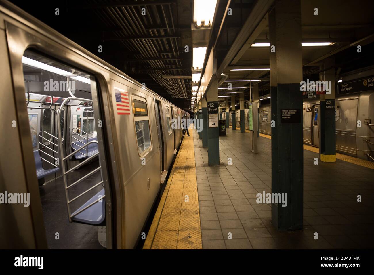 Mask subway new york man hi-res stock photography and images - Alamy