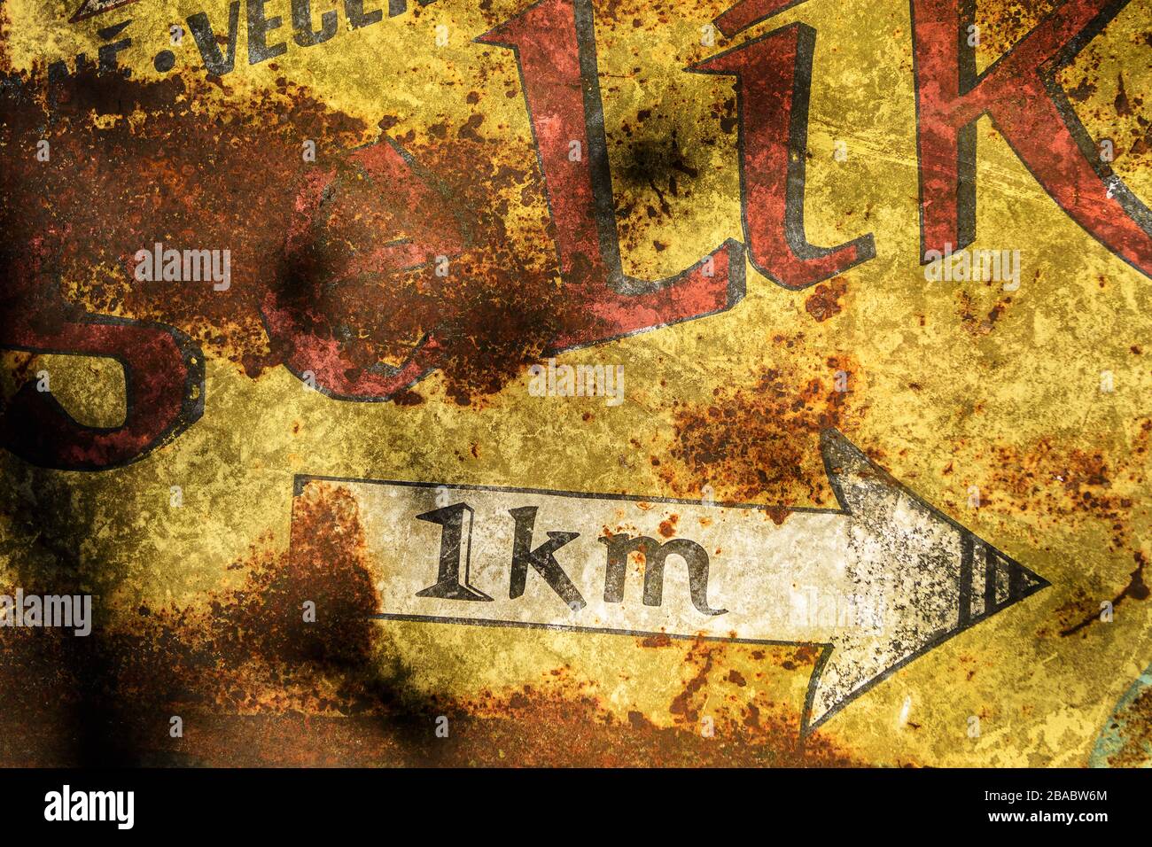 Old rusty sign hi-res stock photography and images - Alamy