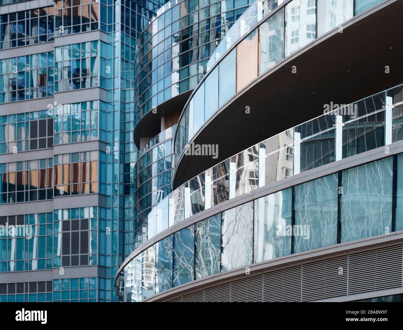 Skyscraper glass window close up hi-res stock photography and images ...