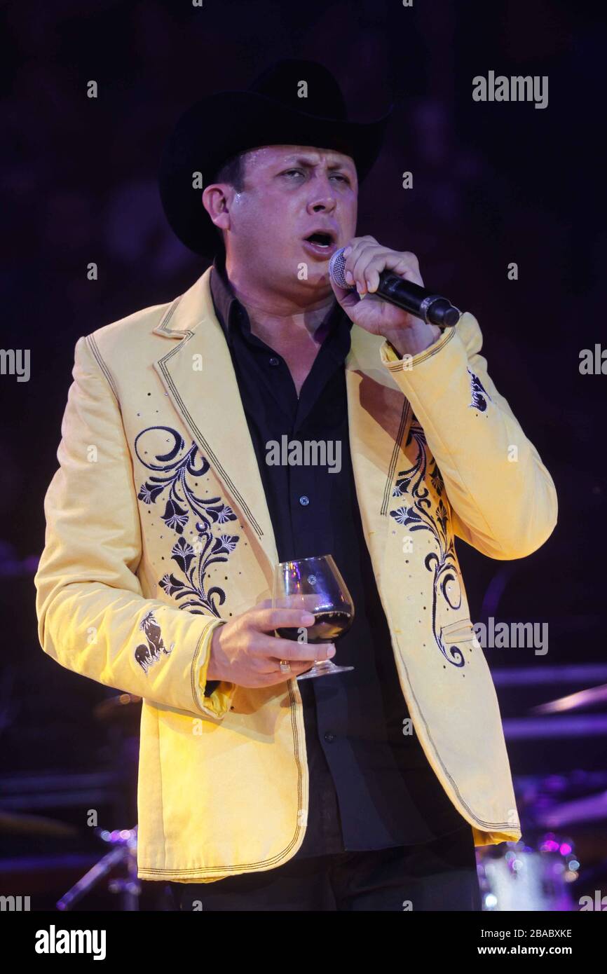 Flaco Elizalde se presento en el palenque de la Expogan2014. 3 Mayo ...