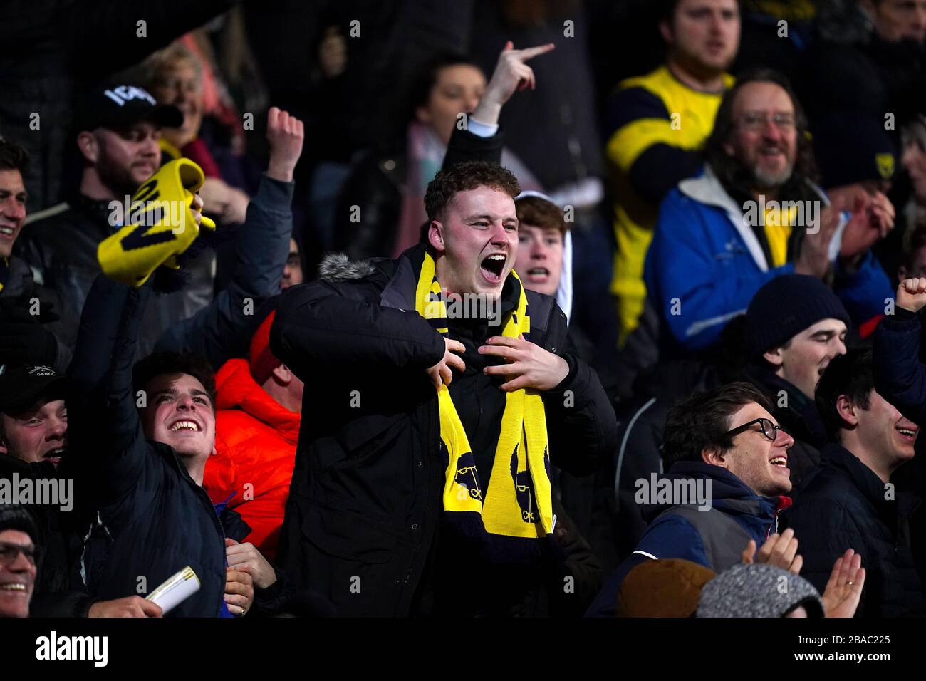 Oxford united fans hi-res stock photography and images - Alamy