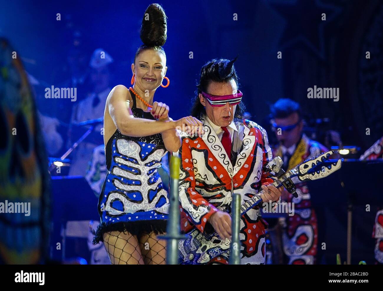 Smile on stage hi-res stock photography and images - Alamy