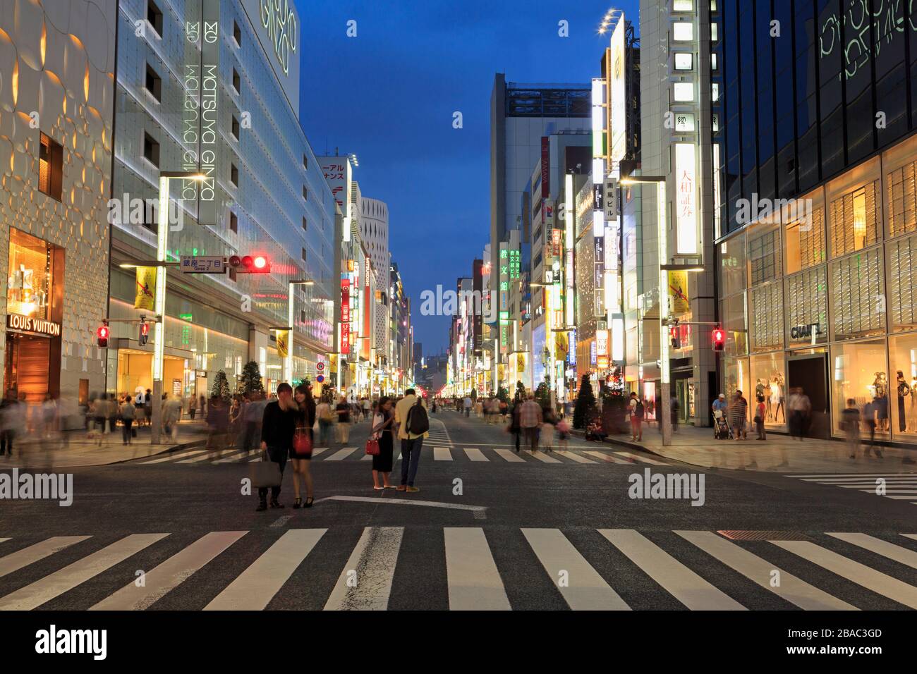 Ginza shopping district hi-res stock photography and images - Alamy