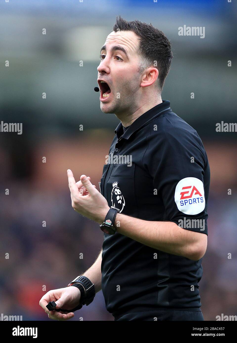 Chris kavanagh referee hi-res stock photography and images - Alamy