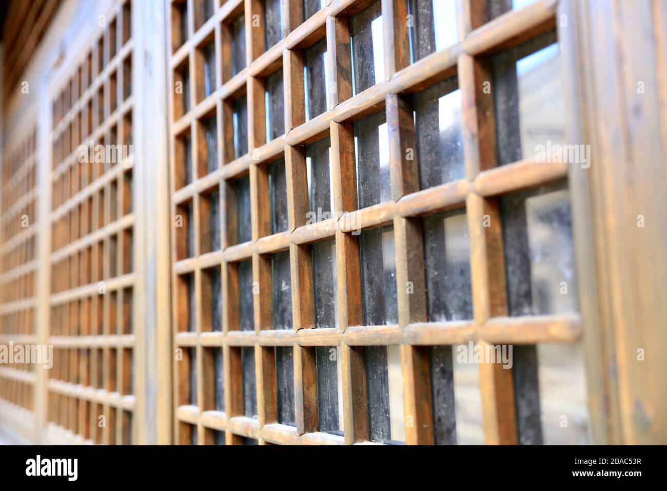 Windows of ancient Chinese architecture, close-up Stock Photo - Alamy