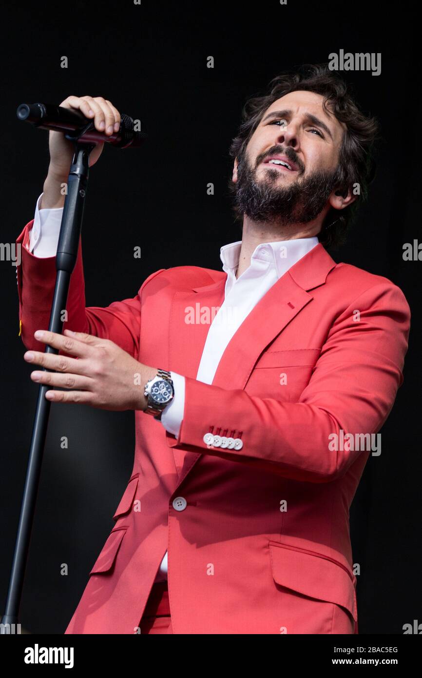 Josh grobin hi-res stock photography and images - Alamy