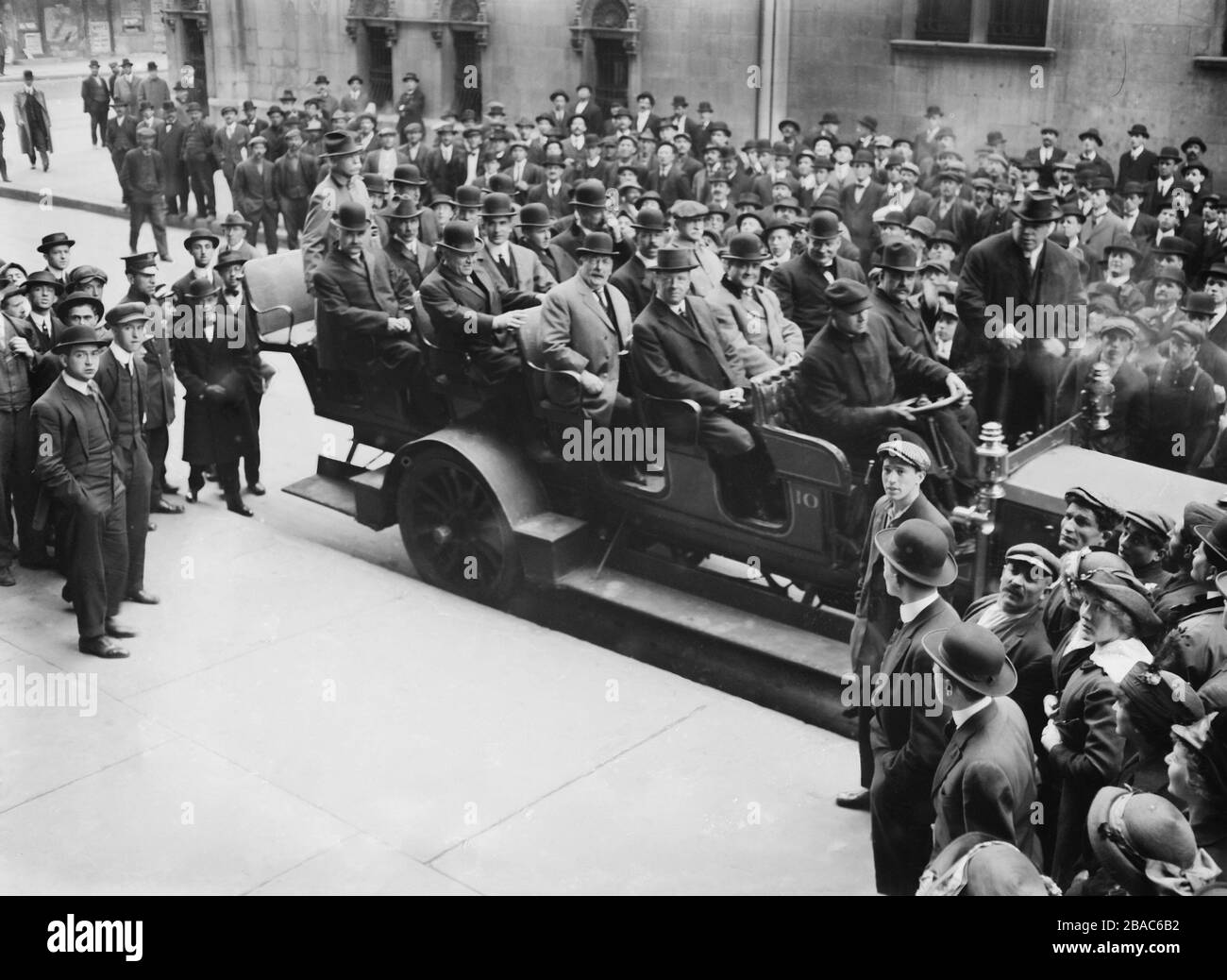 The jury in the Becker-Rosenthal murder trial under protected transport ...