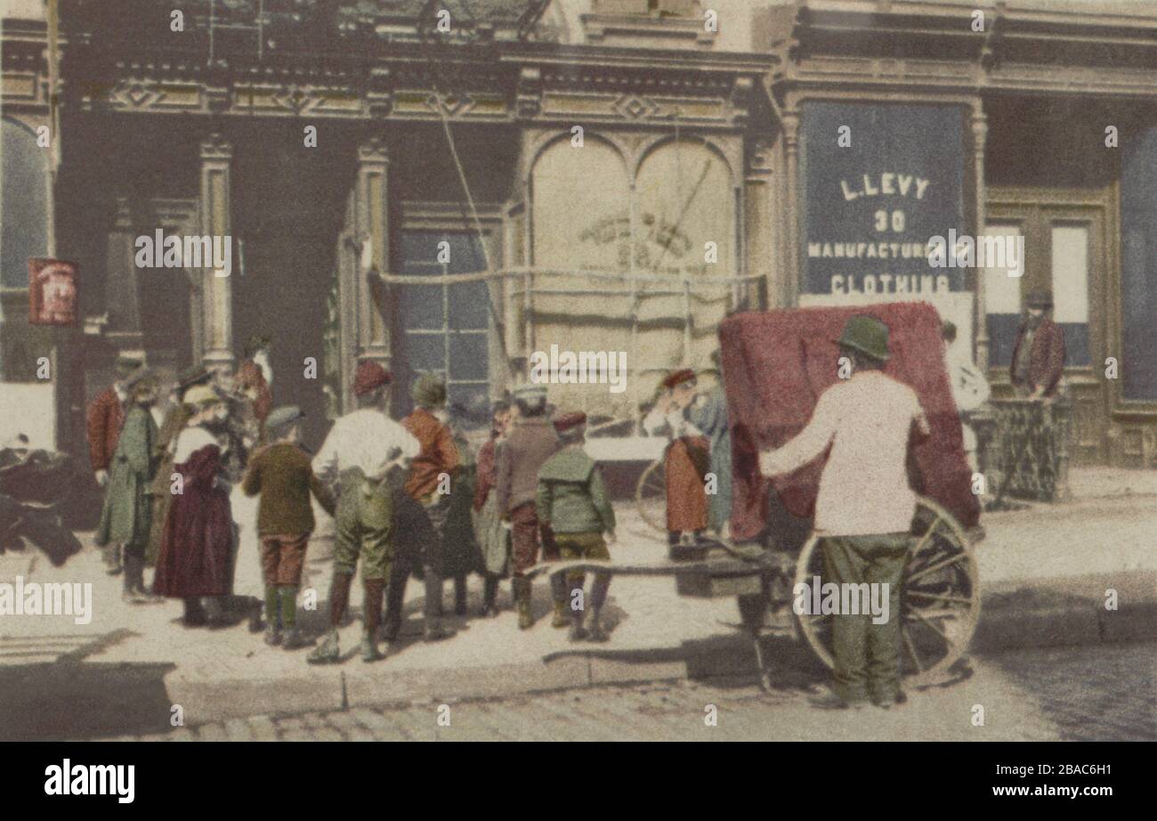 New immigrants in the 1900s hi-res stock photography and images - Alamy