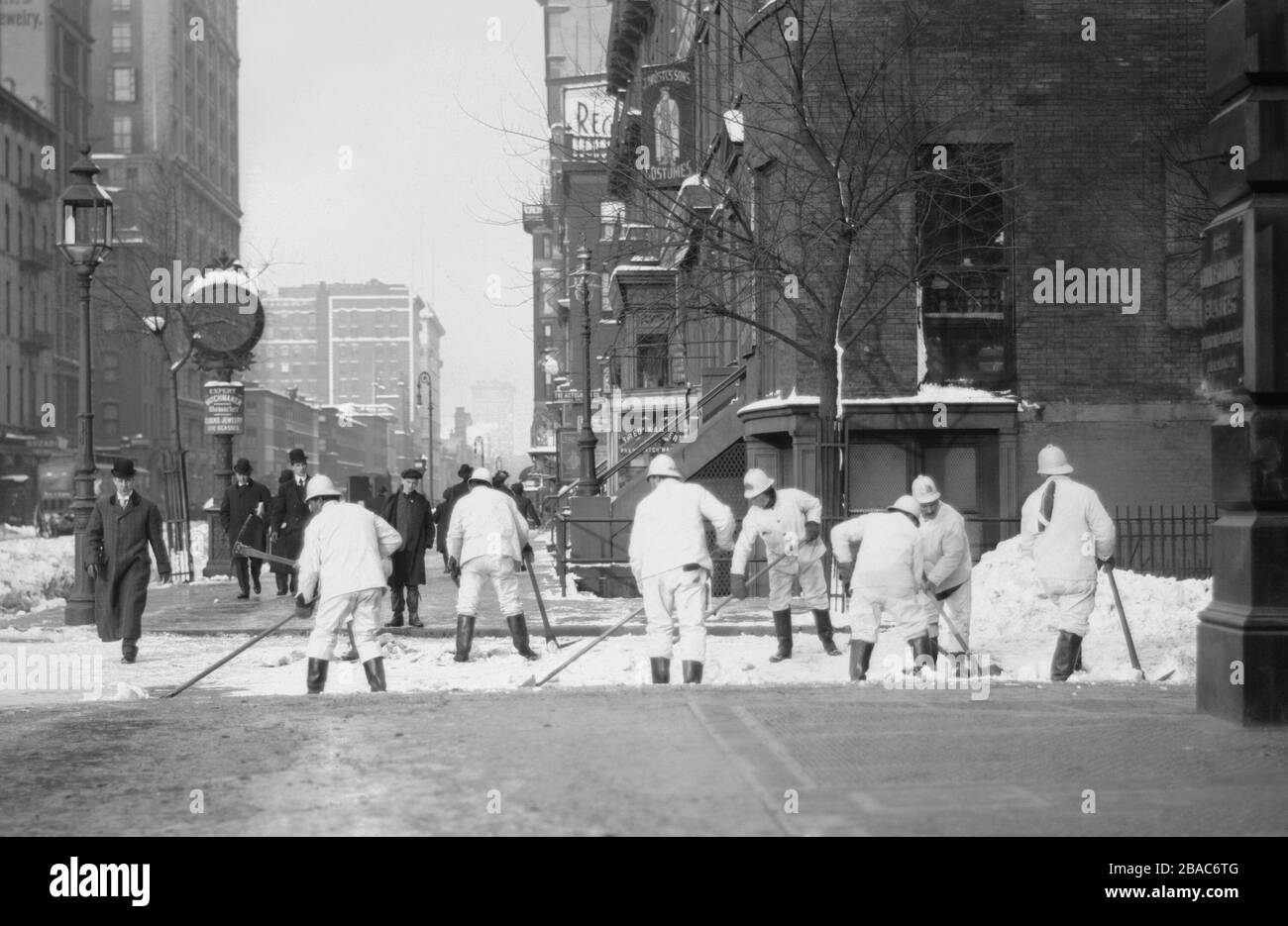 Department Street Cleaning (DSC) workers shoveling snow from New York ...