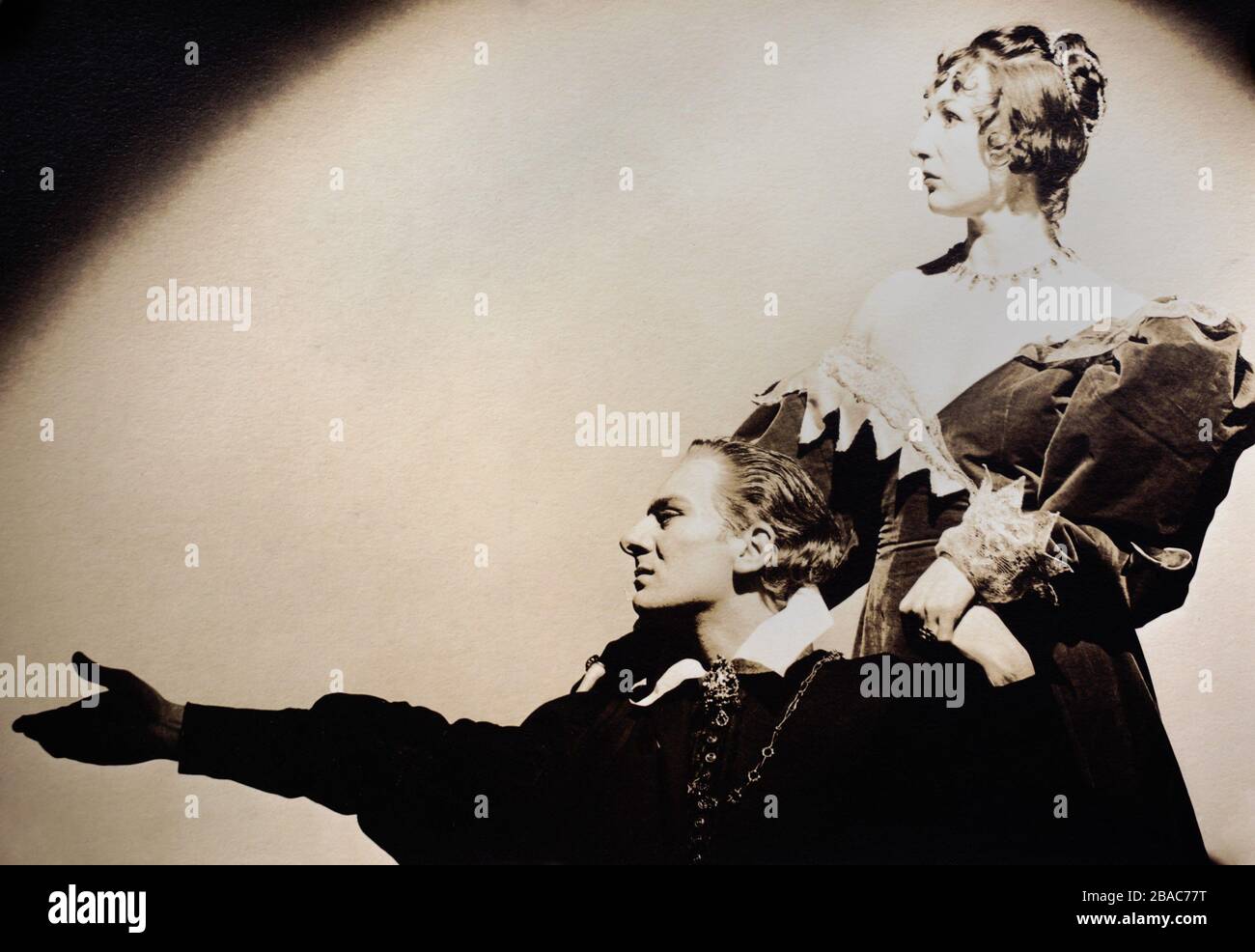 Women performers 1930's hi-res stock photography and images - Alamy