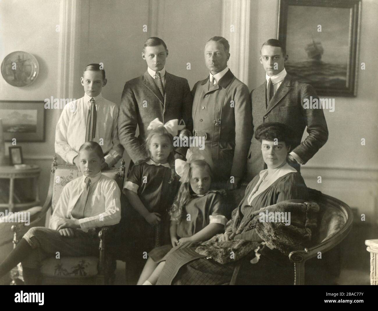 Former German Crown Prince Wilhelm with his wife and children in Castle ...