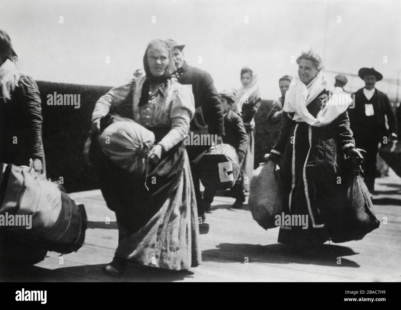 Italian immigration ellis island hi-res stock photography and images ...