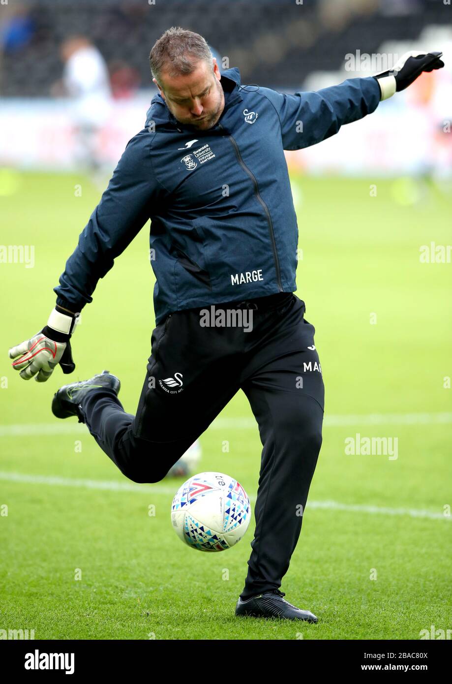 Goalkeeping coach martyn margetson hi-res stock photography and images ...