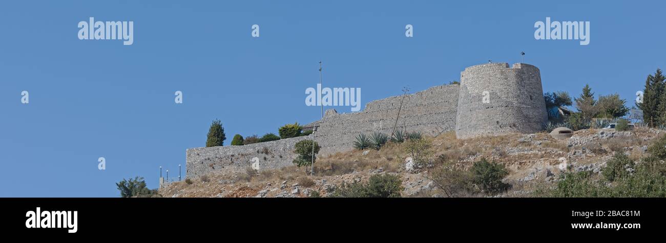 Lekuresi castle hi-res stock photography and images - Alamy