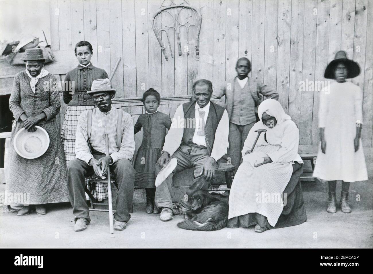 Harriet Tubman (far left), African American abolitionist with former ...