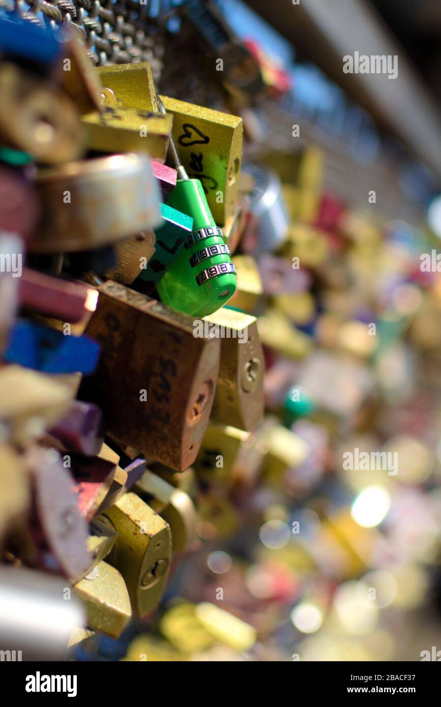 Locks on Pairs bridge Stock Photo - Alamy