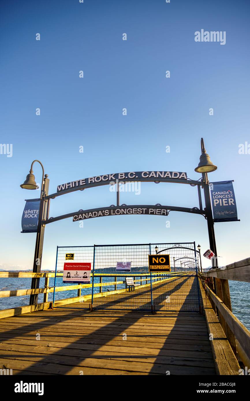 Public access promenade hi-res stock photography and images - Alamy