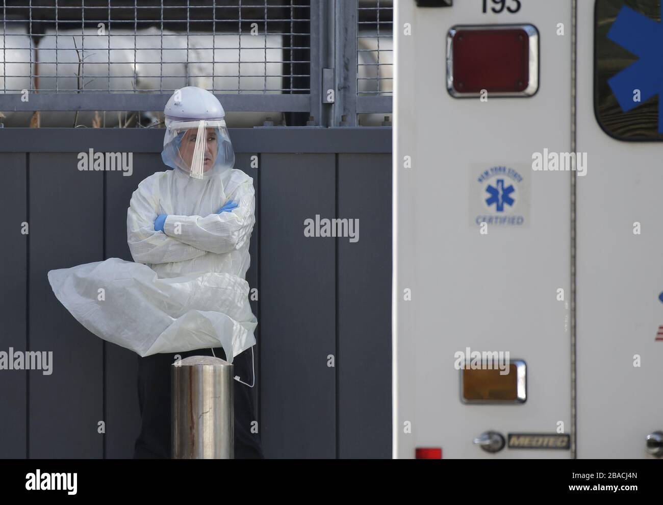 Morgue ambulance hi-res stock photography and images - Alamy