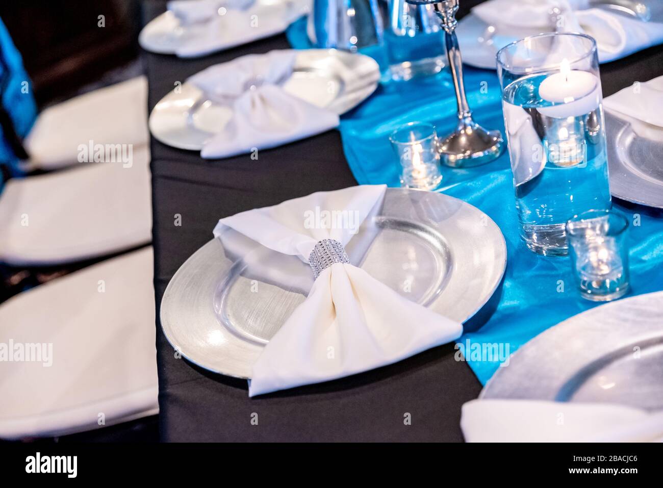 Elegant blue-themed wedding table setup with floral decorations Stock ...