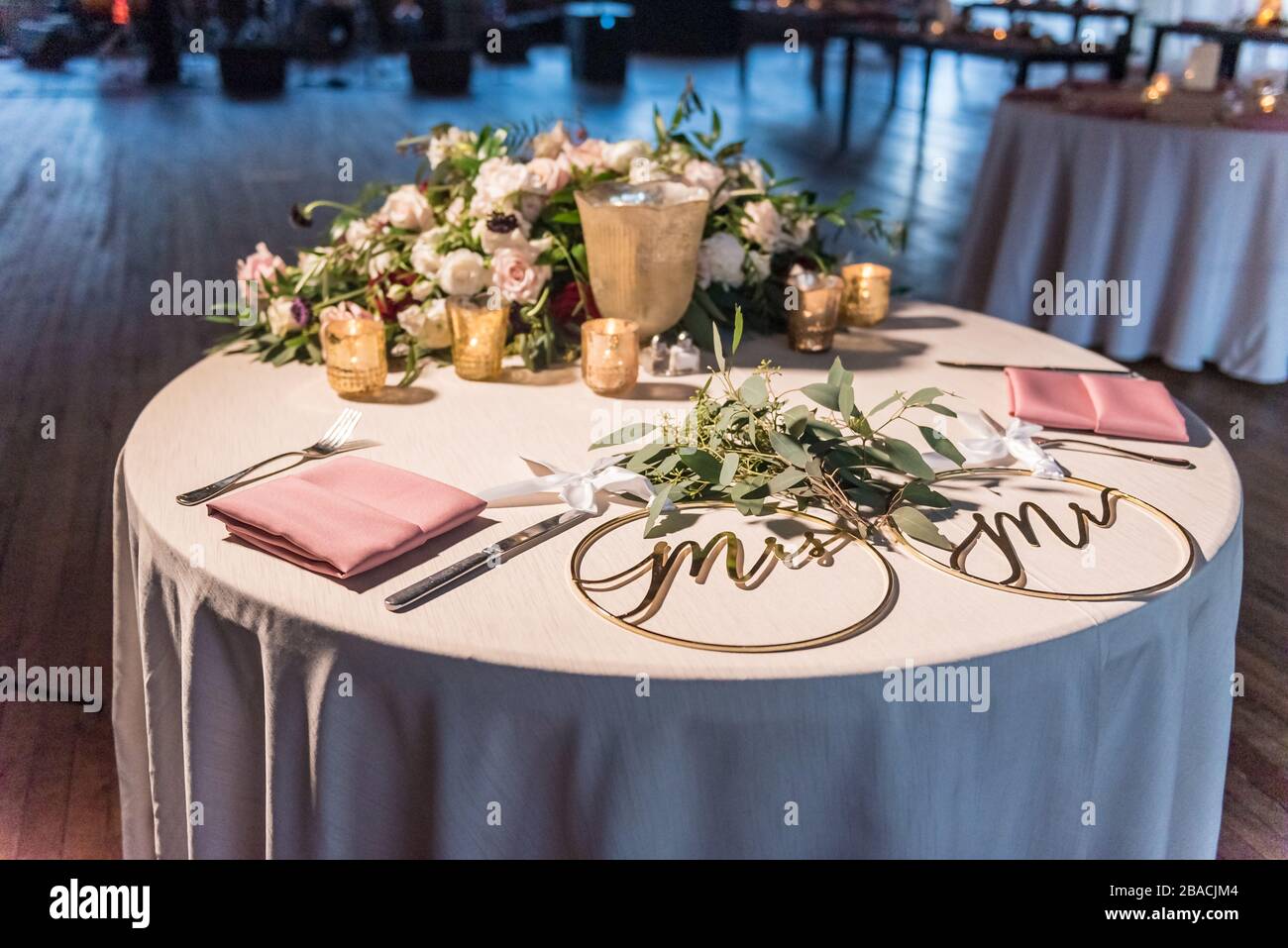 Vertical shot table setup hi-res stock photography and images - Alamy