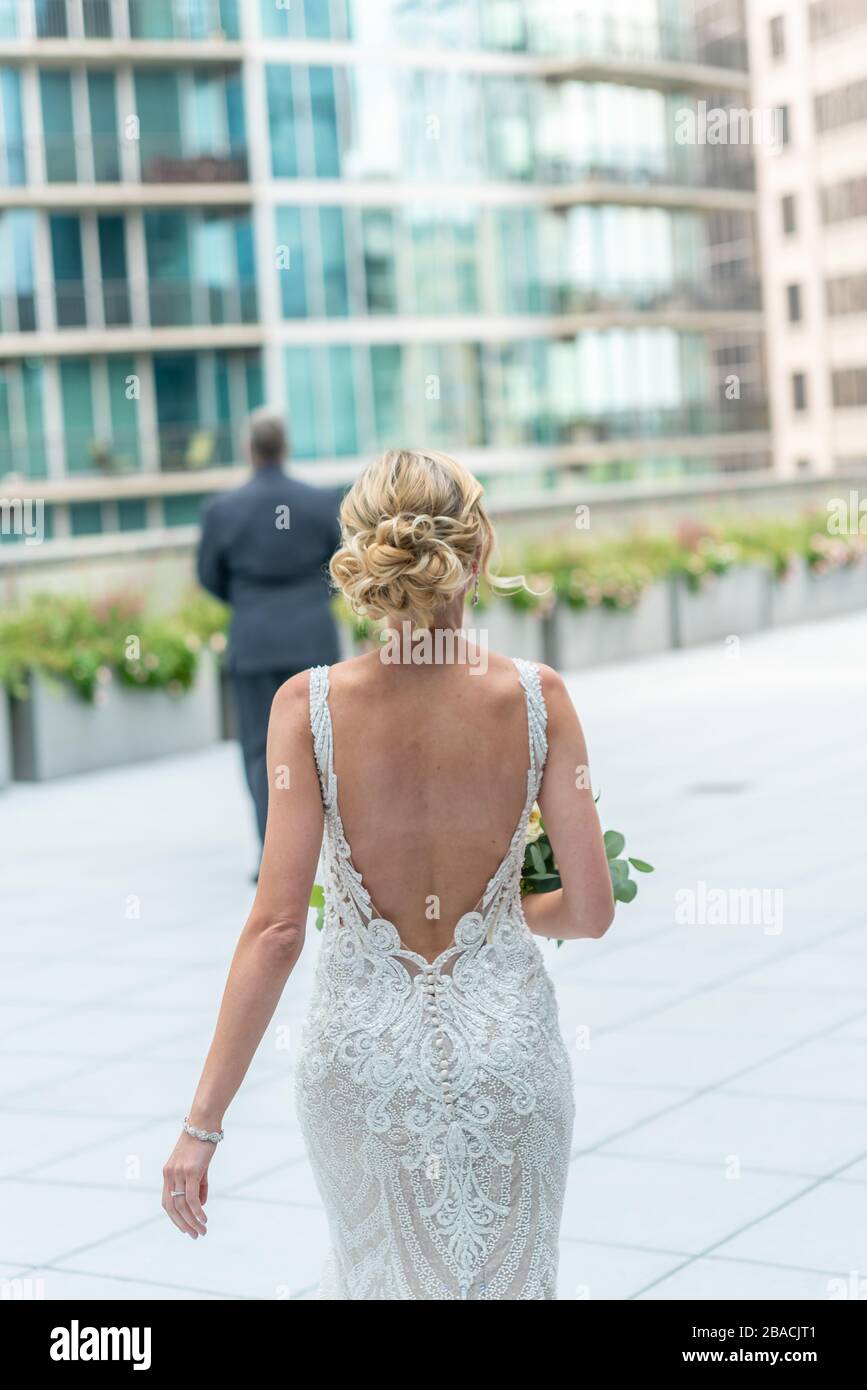 Vertical behind shot bride hi-res stock photography and images - Alamy