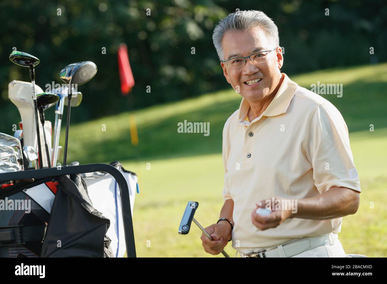 Elderly golf hi-res stock photography and images - Alamy