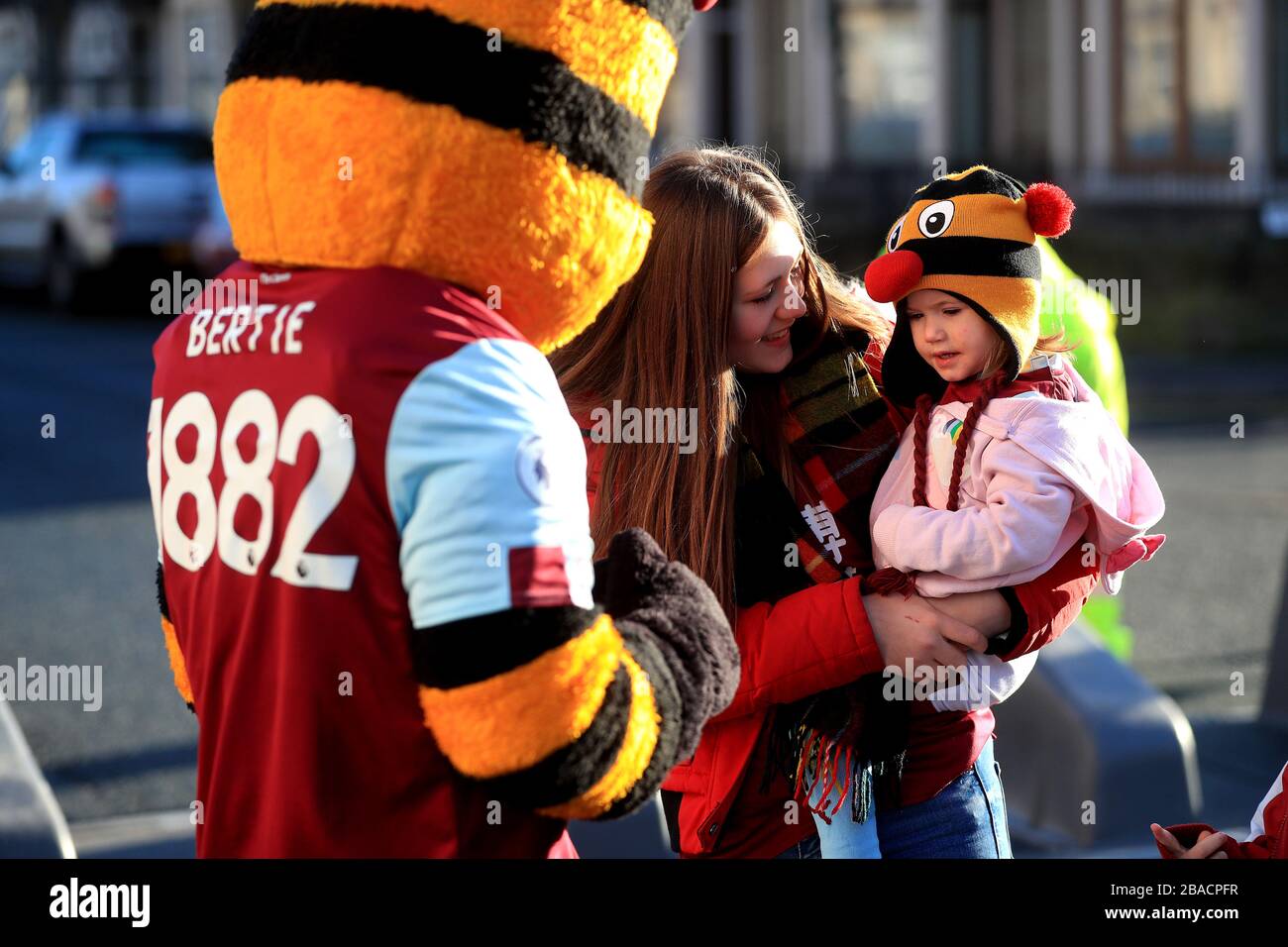 Mascot bertie bee hi-res stock photography and images - Alamy