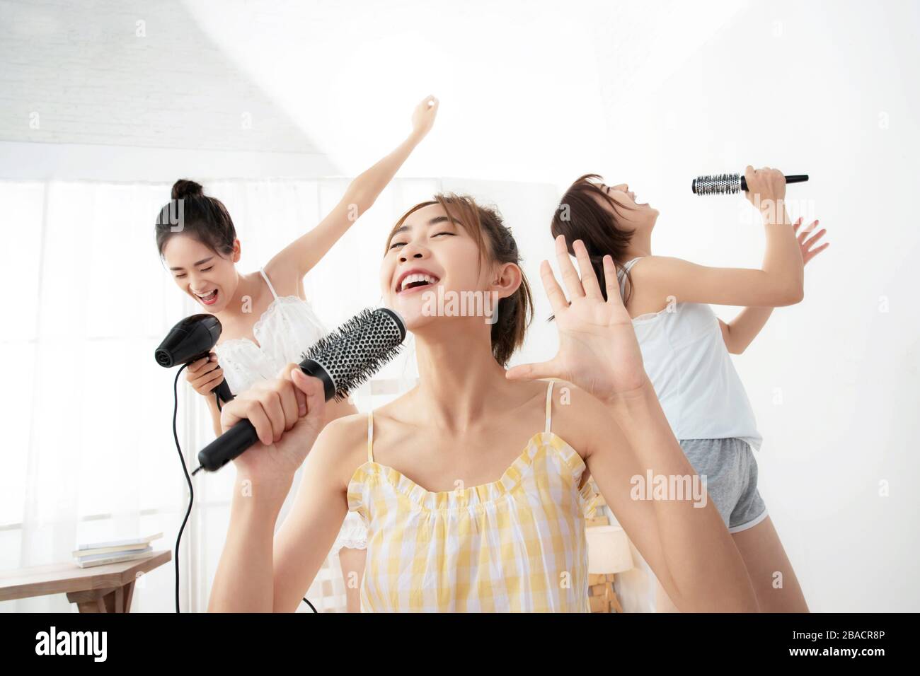 Three girls play friends chinese hi-res stock photography and images ...